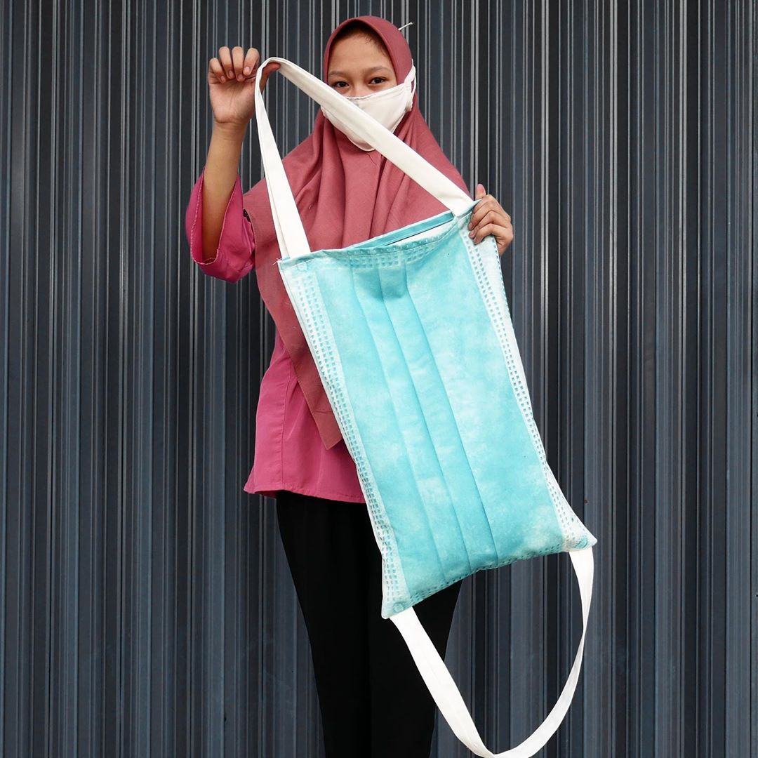 “Surgical Mask” Tote Bag Shows Indonesians’ Humorous Yet Practical Side ...