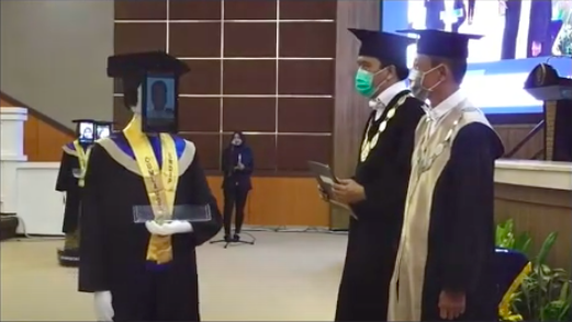 Undip Uses Robots For Remote Graduation Ceremony, Grads Get Degrees ...