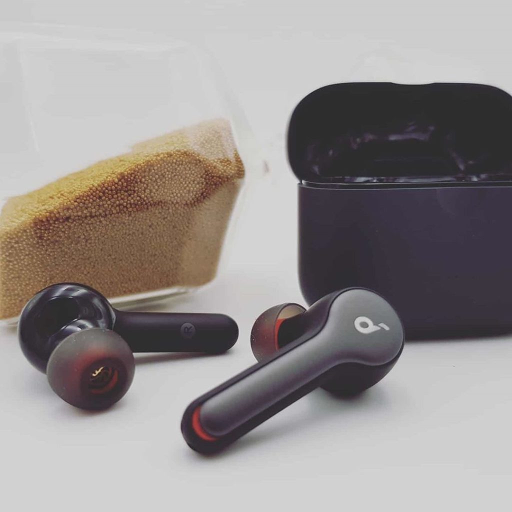 10 Best Wireless Earphones & Headphones In Indonesia For Every Budget