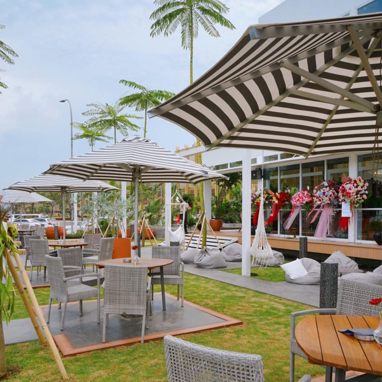 GIOI By The Farm In PIK Sits Inside A Lovely Sunflower Garden