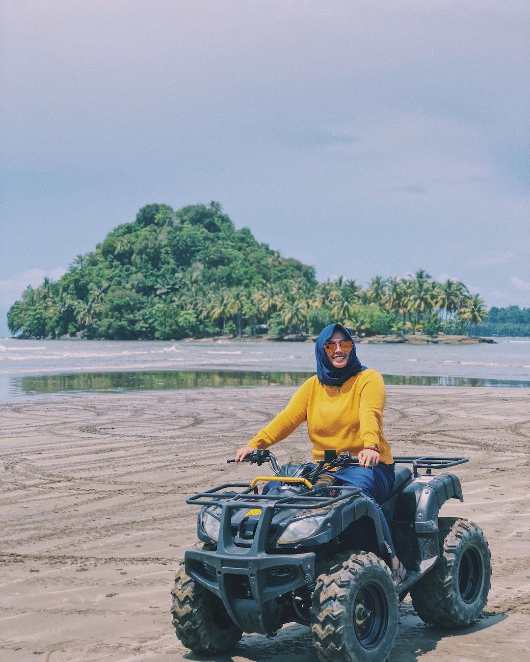 8 Padang Attractions To Visit, Including Beaches, The Grand Mosque ...