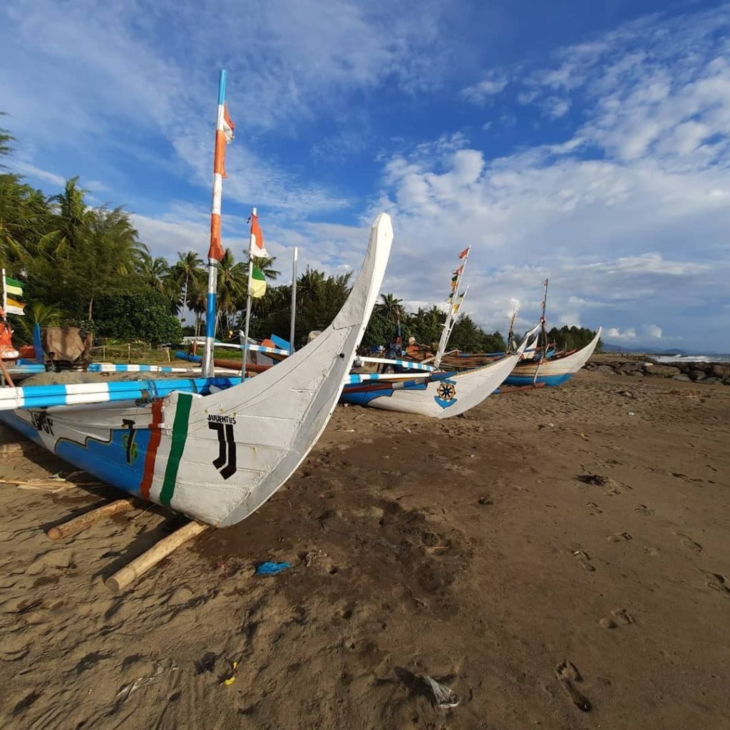 8 Padang Attractions To Visit, Including Beaches, The Grand Mosque ...