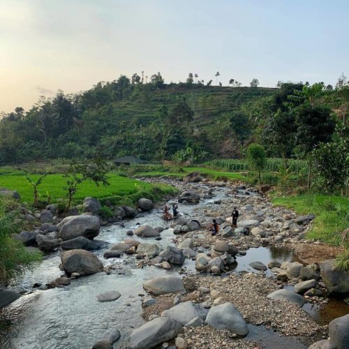 8 Hiking Trails In Indonesia For Beginners With Postcard-Perfect Views