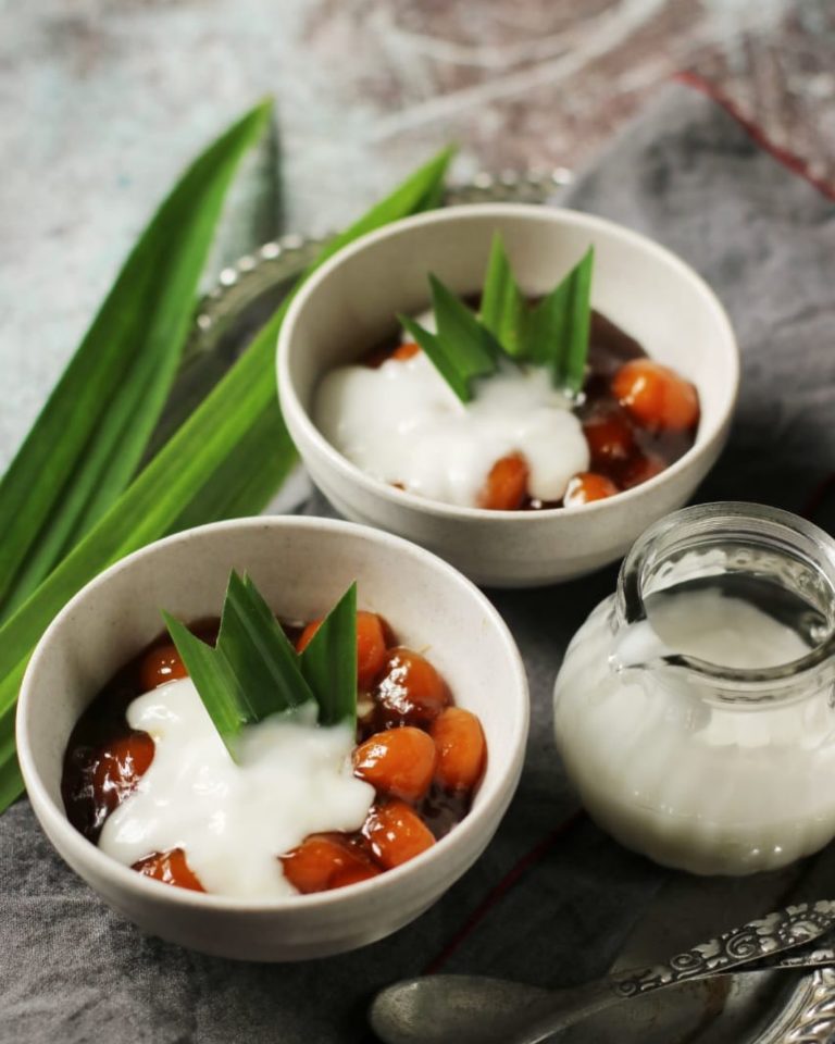 8 Traditional Indonesian Desserts We Grew Up With & Still Love